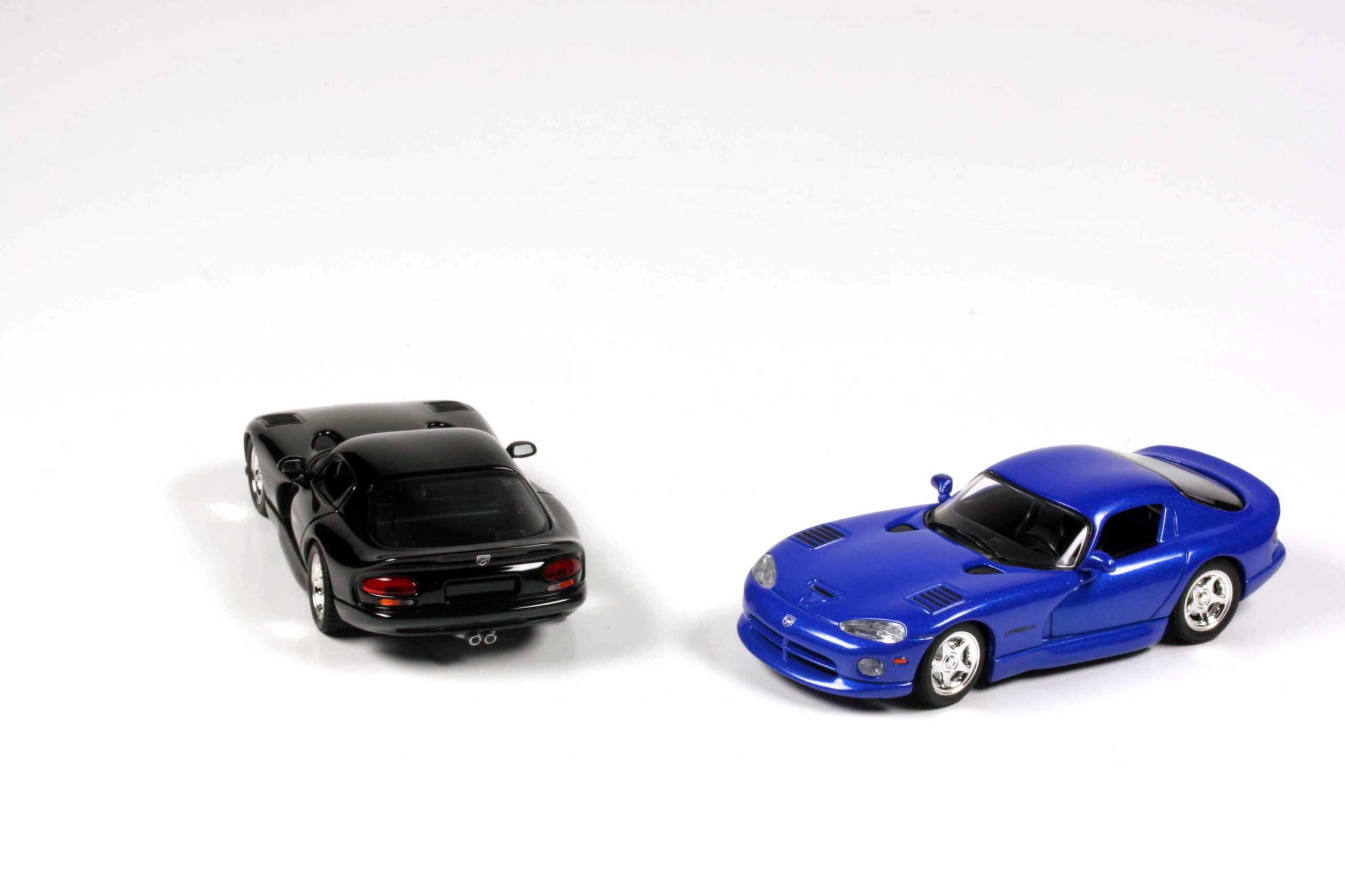 News 1:43 Maxichamps Dodge Viper GTS Coupé 1993 – caramini-online.de