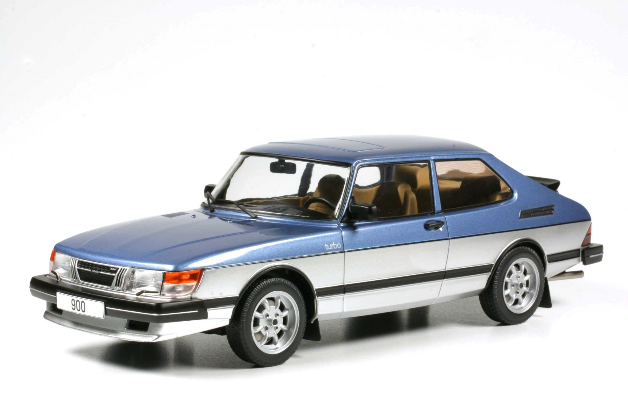 News 1:18 MCG Saab 900 Turbo Lyx Combi-Coupé 1984 – caramini-online.de