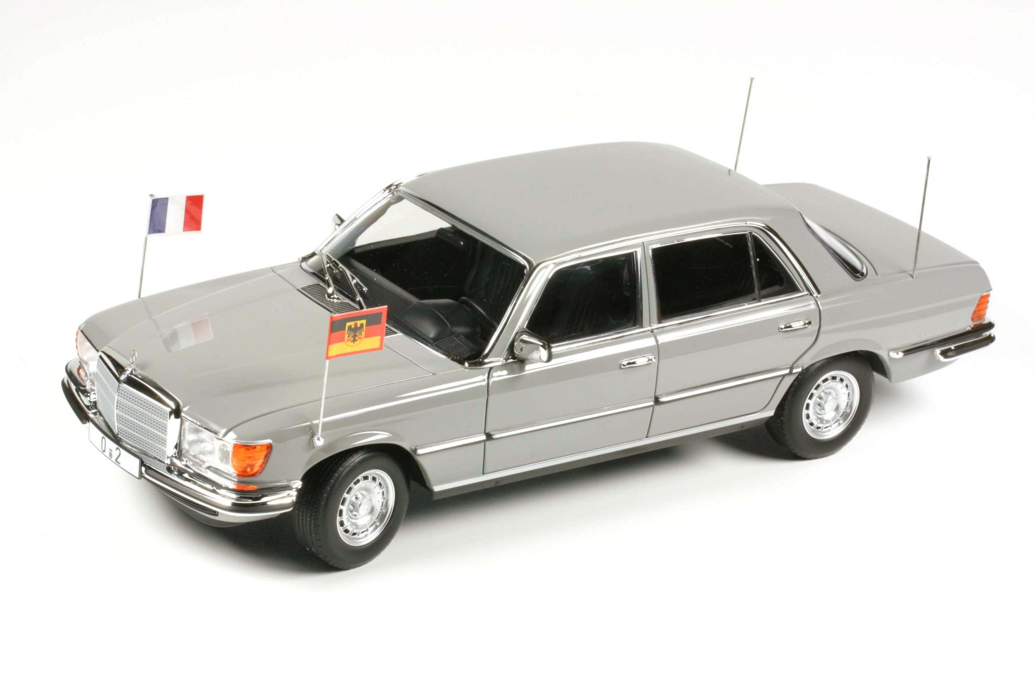 News 1:18 Norev Mercedes 350 SEL W116 1976 Kanzlerwagen Helmut Schmidt ...