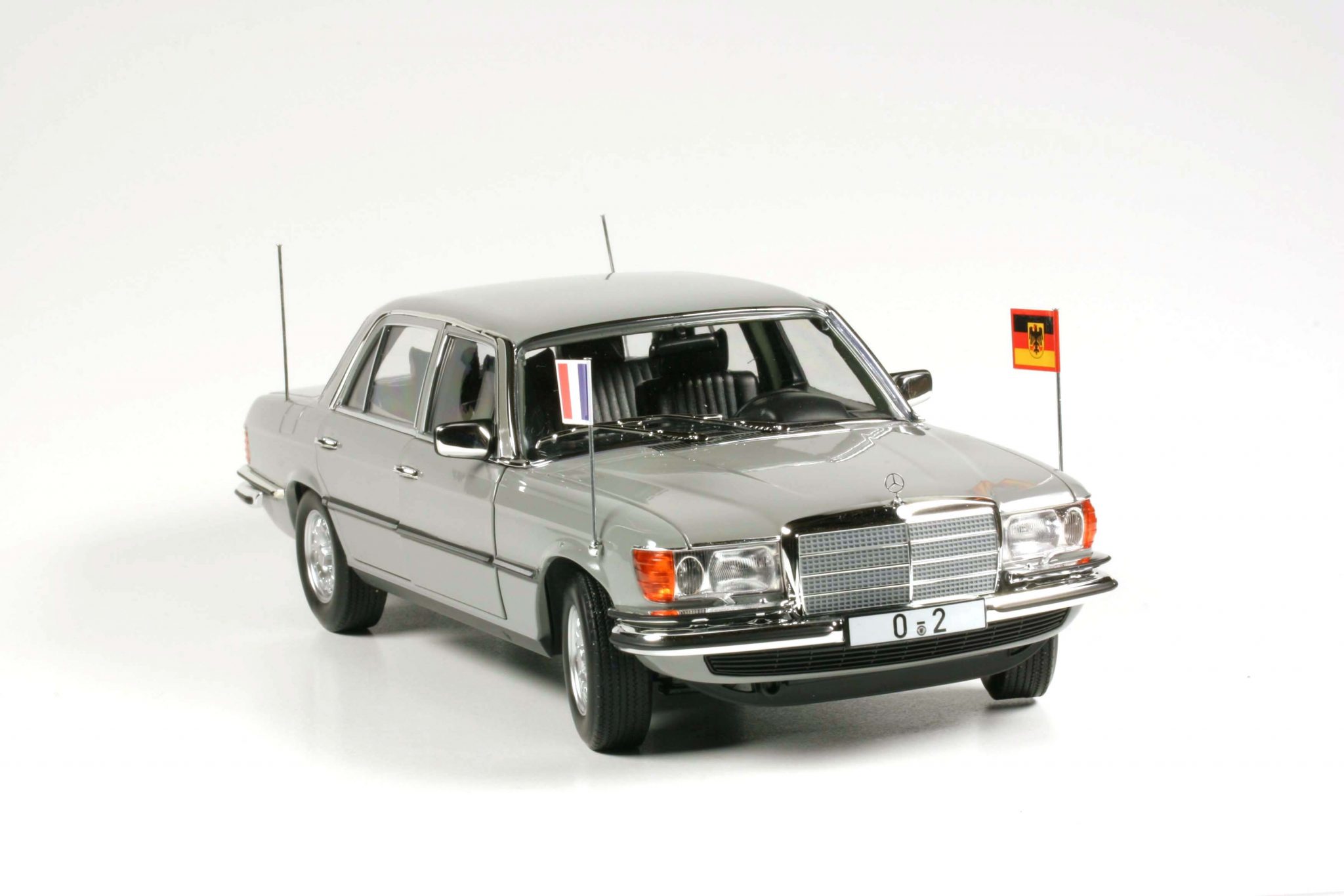 News 1:18 Norev Mercedes 350 SEL W116 1976 Kanzlerwagen Helmut Schmidt ...