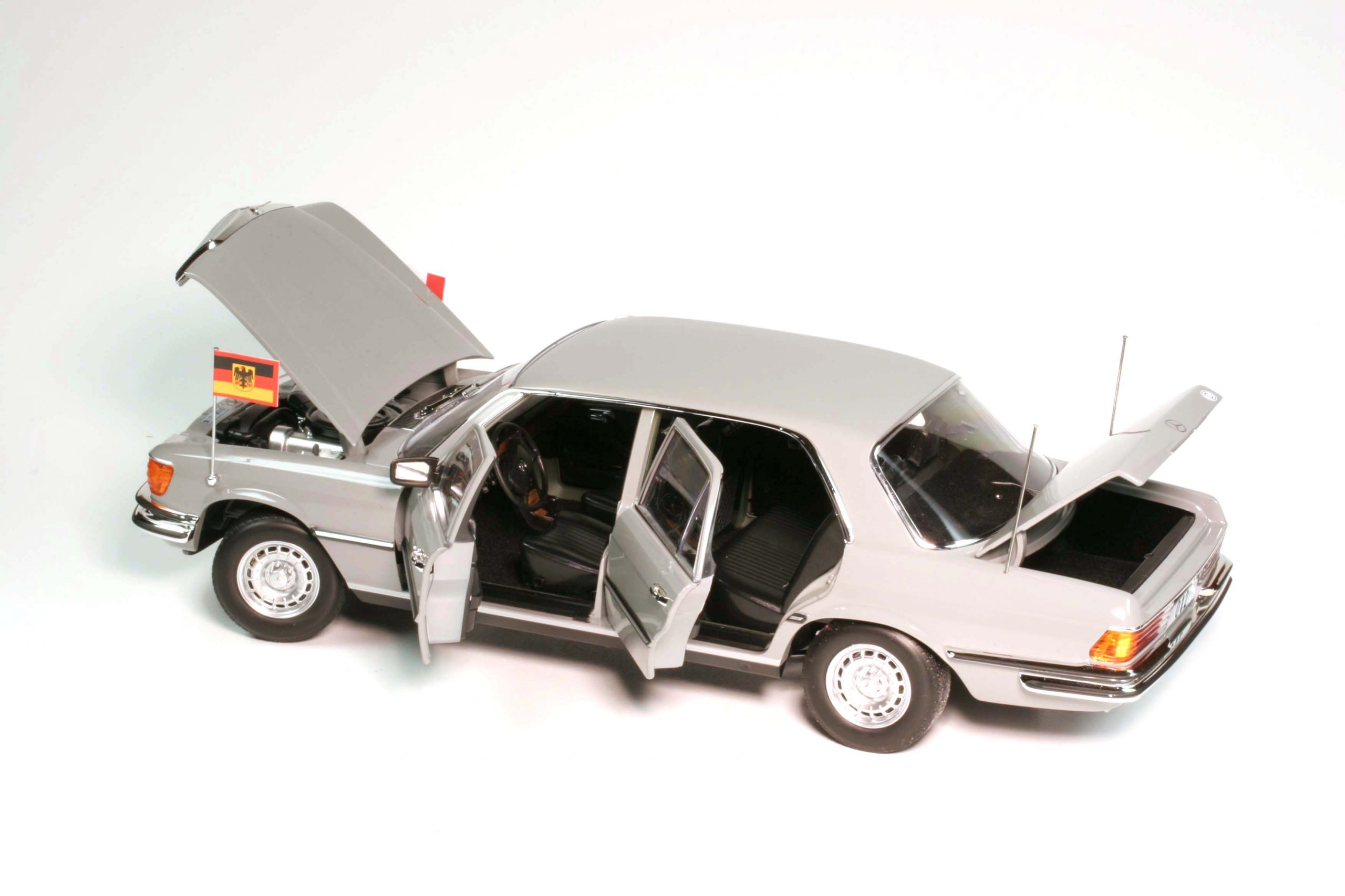 News 1:18 Norev Mercedes 350 SEL W116 1976 Kanzlerwagen Helmut Schmidt ...