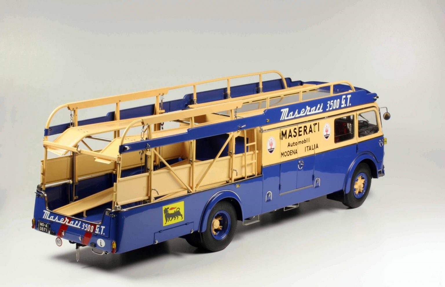 News 1:18 CMC Fiat 642 RN Renntransporter ‚Maserati‘ (Bartoletti) 1957 ...