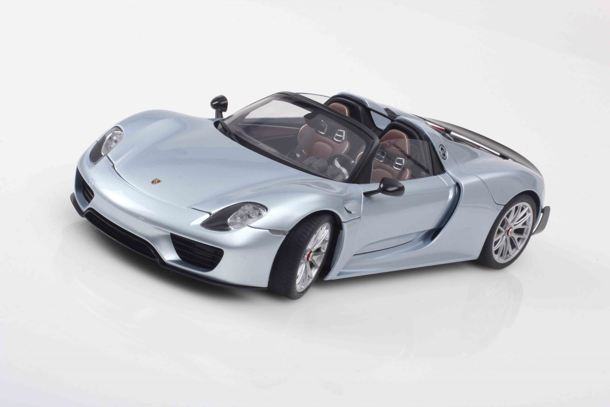 News 1:18 AUTOart Porsche 918 Spyder 2013 mit Weissach-Paket – caramini ...