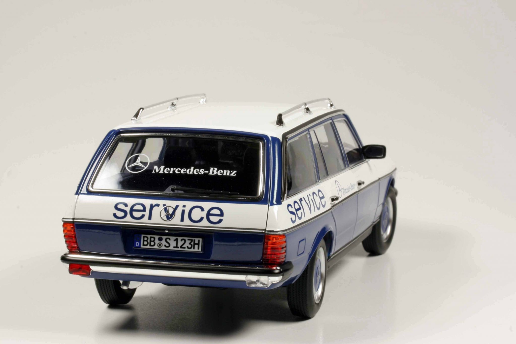 News 1:18 Norev Mercedes 200 T W123 Mercedes-Benz-Service 1983 ...